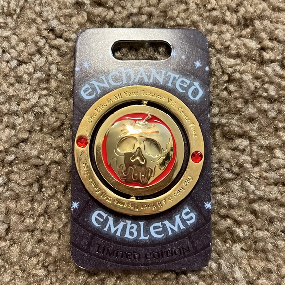 Disney | Toys | Disney Le Enchanted Emblems Pin Snow White Evil Queen ...